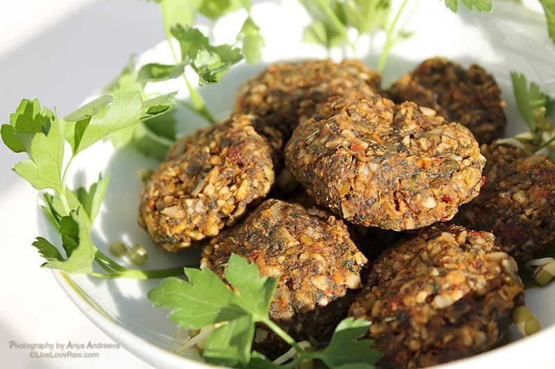 Sundried nut-free falafels - Live Love Raw